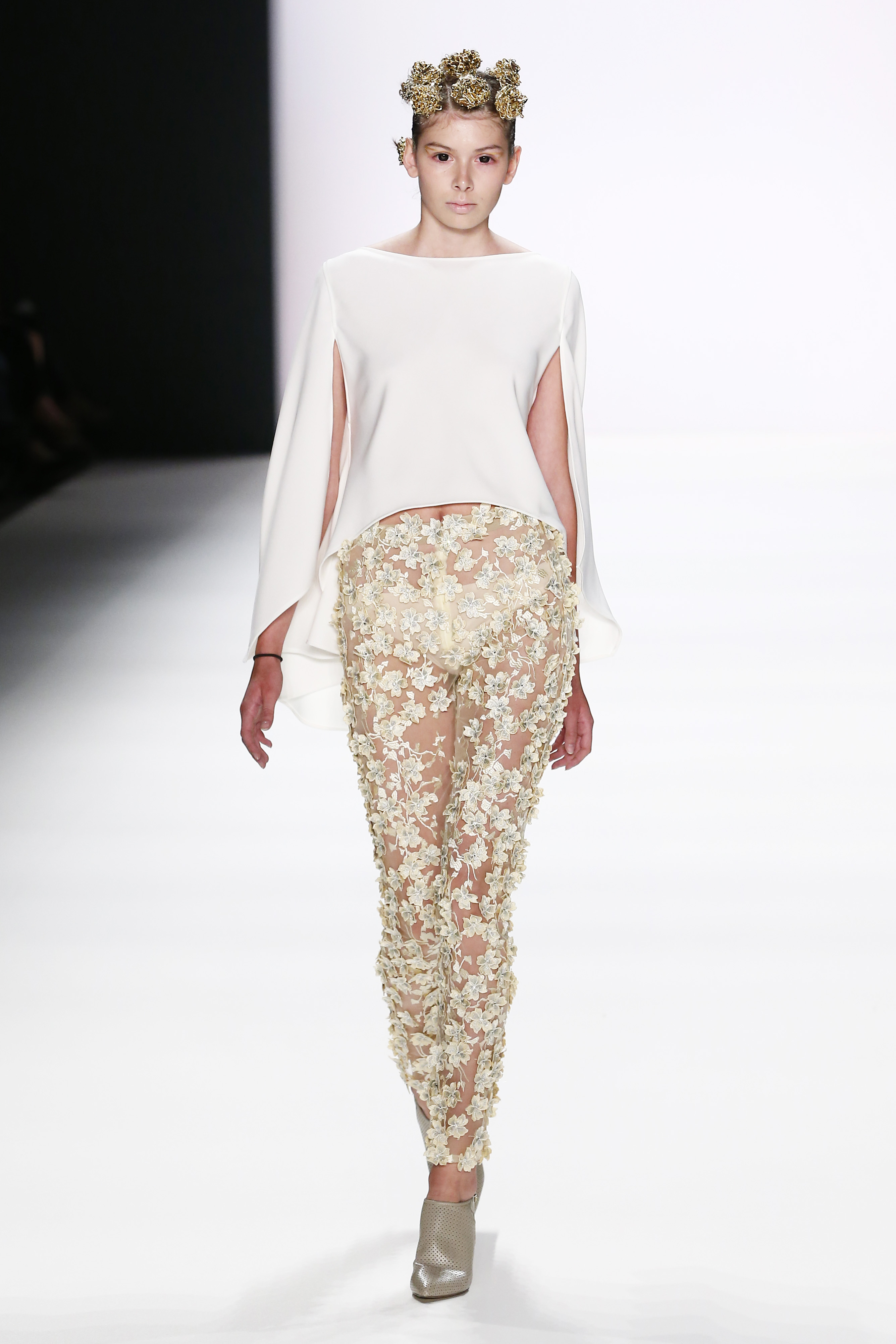 Fashion Week Juni 2016: Irene Luft Kollektion Frühling-Sommer 2017 ...
